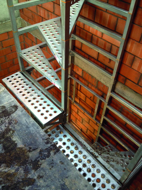 RUWBOUWTRAPPEN - ALTRAD BENELUX STEIGERS